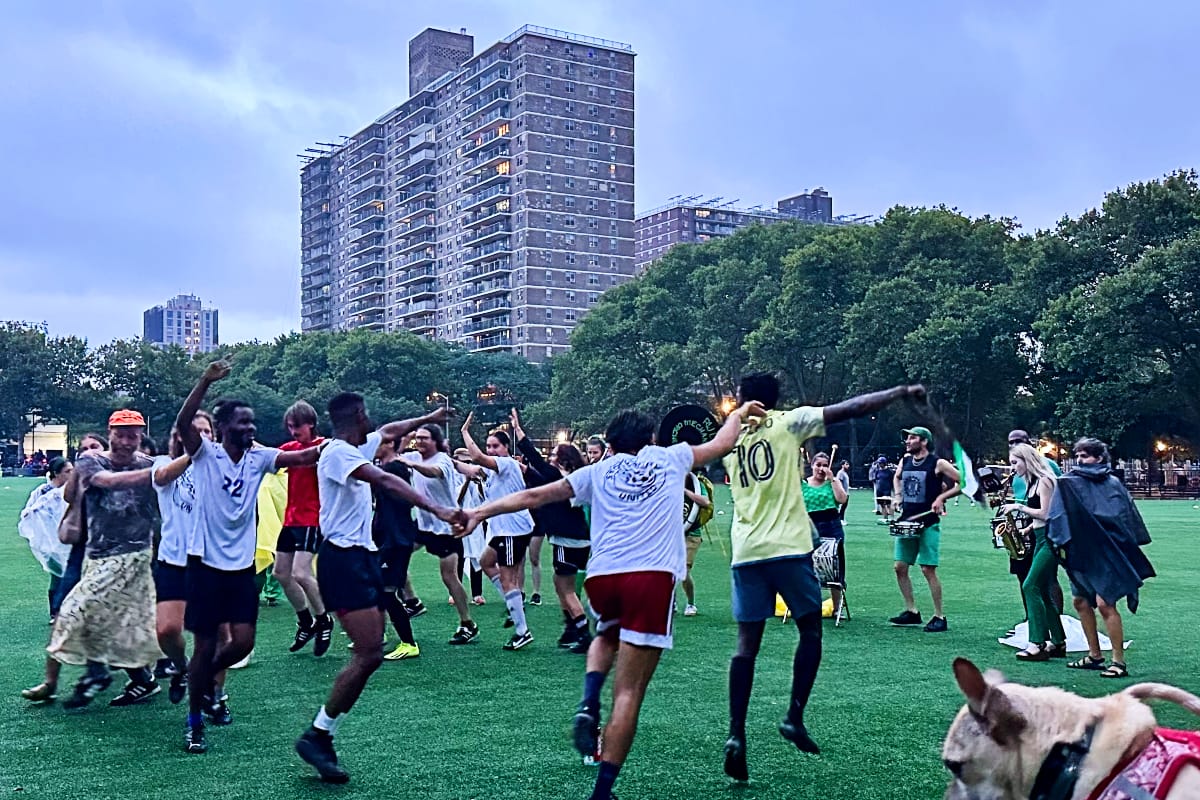 'It's the Only Day I Feel Good': Mutual Aid and Migrants Come Together ...