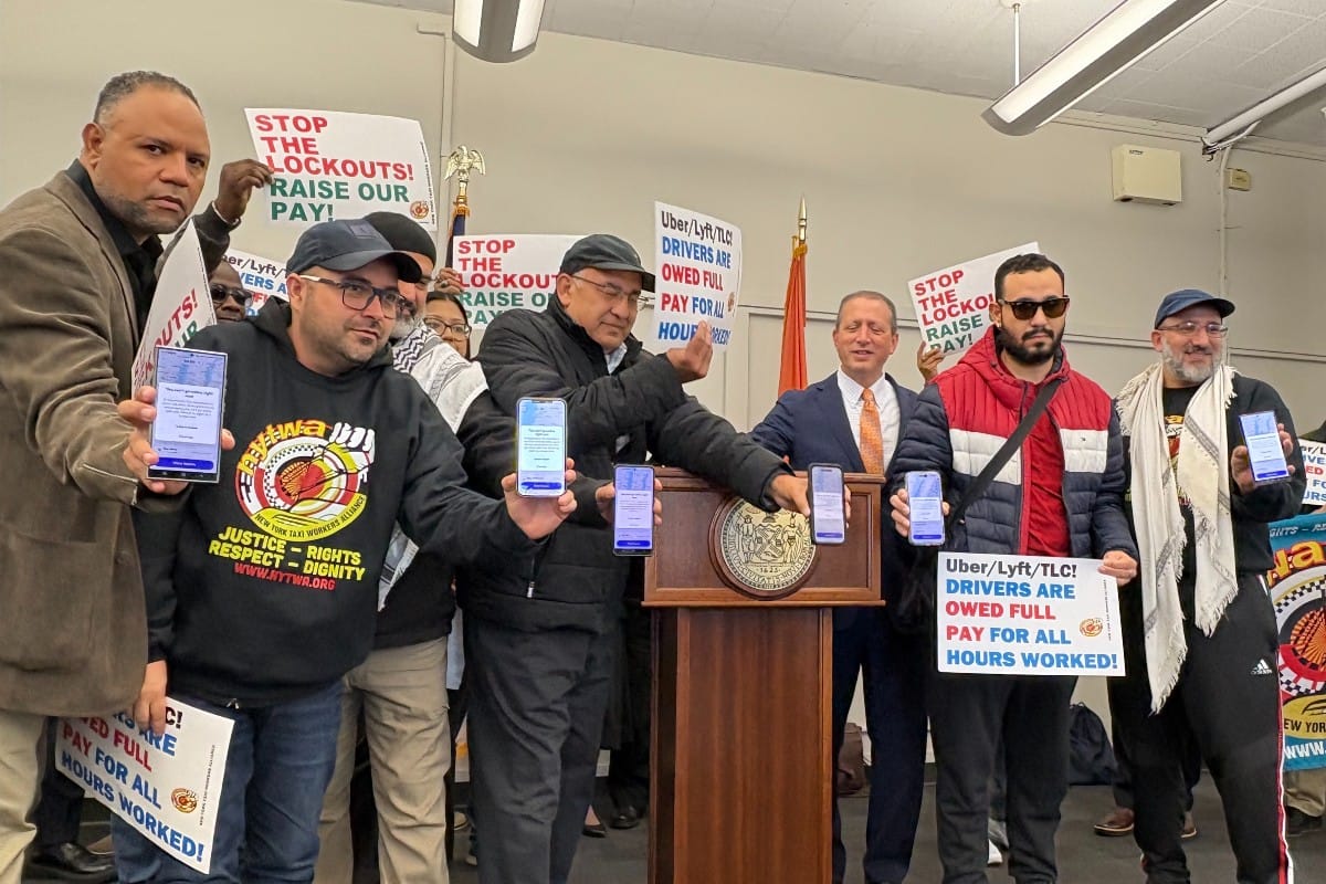 Rideshare Drivers Literally Got Locked Out of Lyft During a Press ...