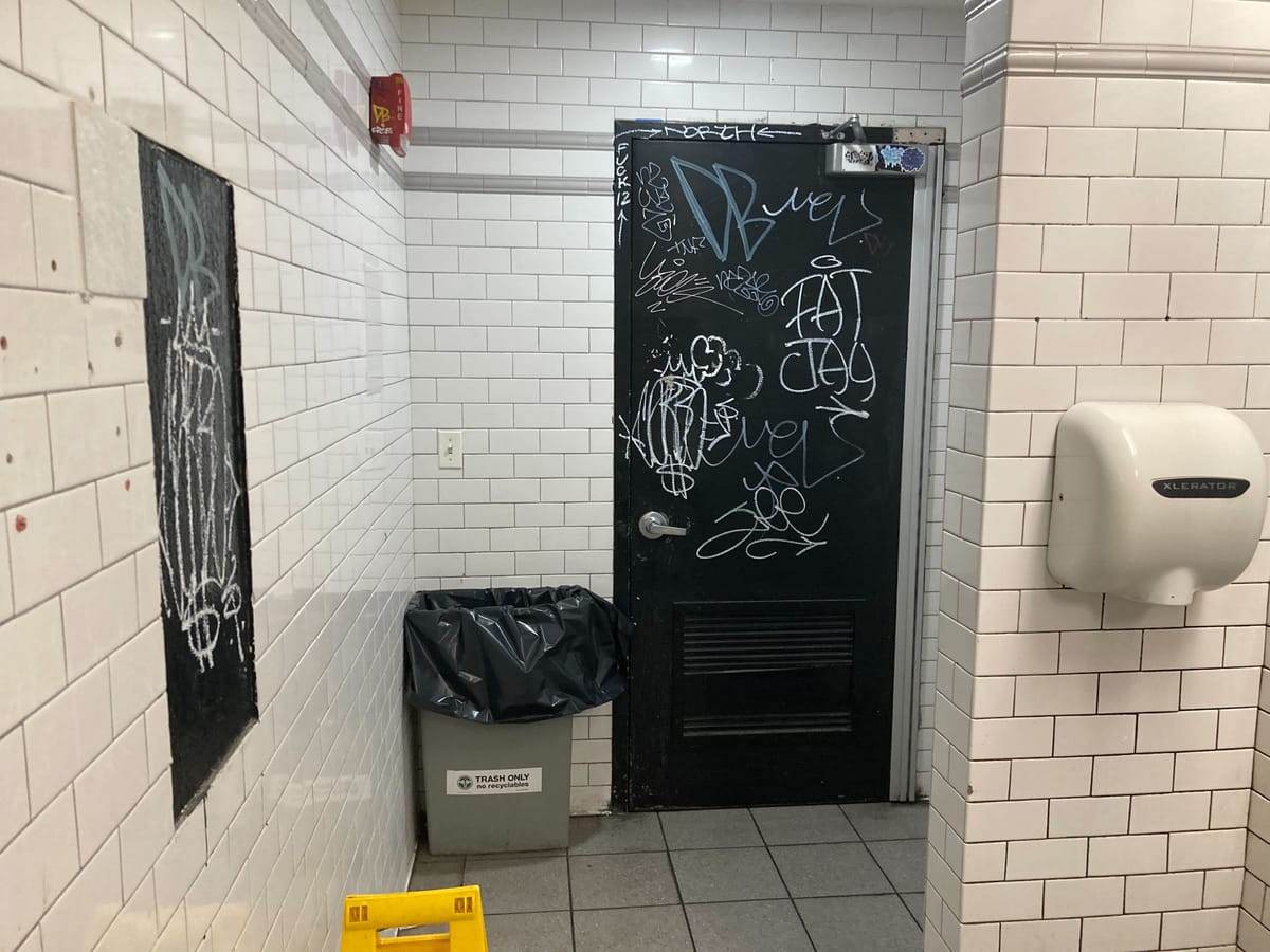Plumbing the Depths of the Manhattan Criminal Court System (Bathrooms ...